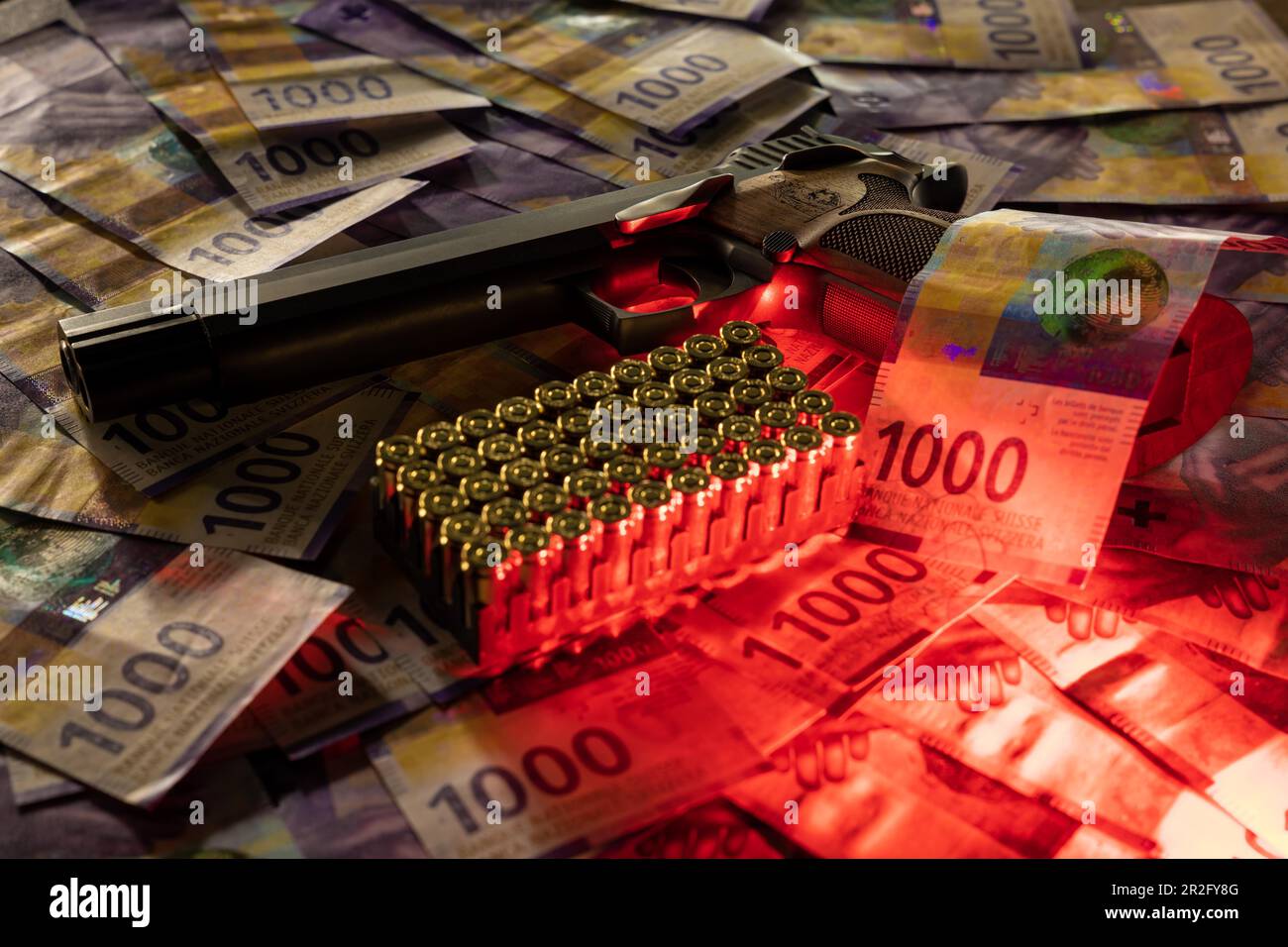 Elegante halbautomatische 9mm-Pistole mit Schweizer Helvetia-Symbol auf ...