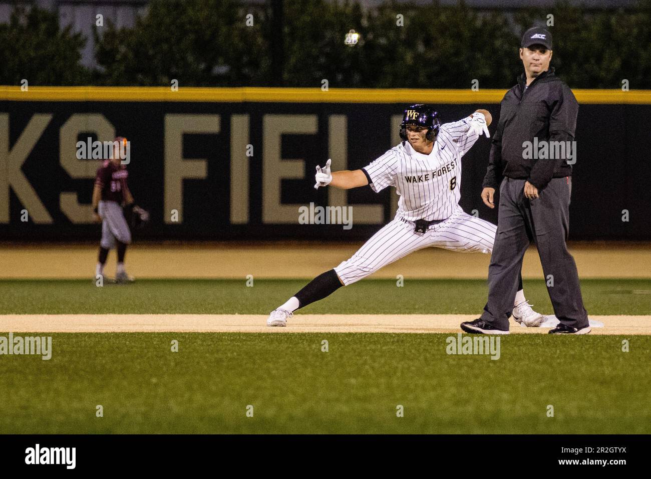 18. Mai 2023: Der Außenfeldspieler Nick Kurtz (8) der Wake Forest Demon ...