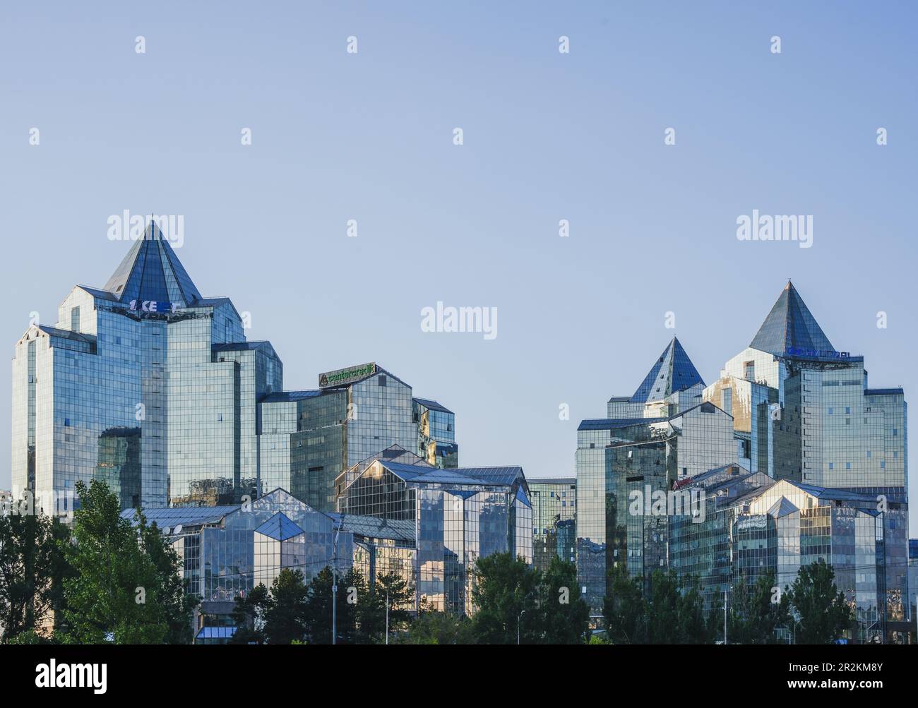 Kegeldach aus glas -Fotos und -Bildmaterial in hoher Auflösung – Alamy