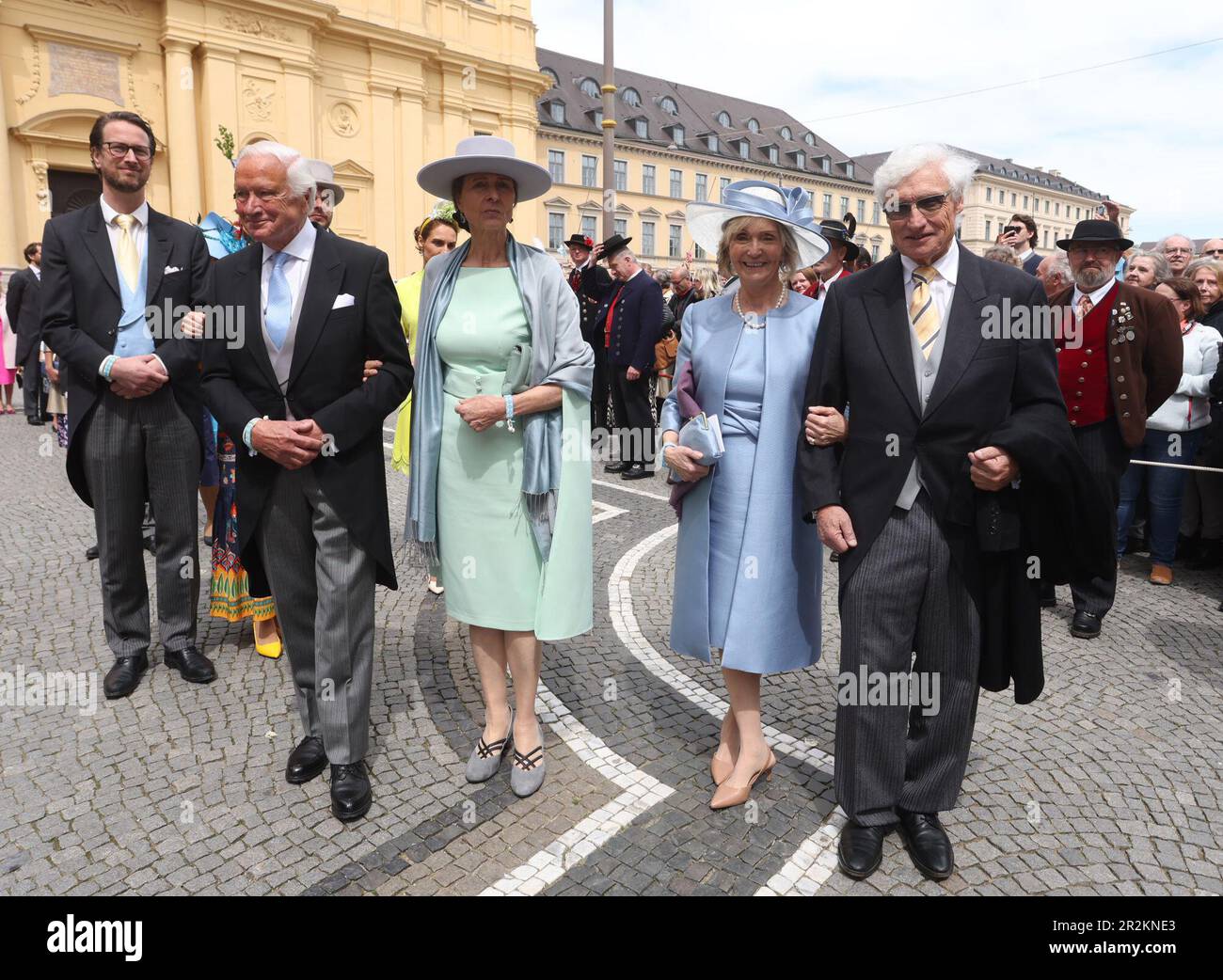 München, Deutschland. 20. Mai 2023. Dorus Evekink (l-r) und Veronica Taylor, Eltern der Braut ...