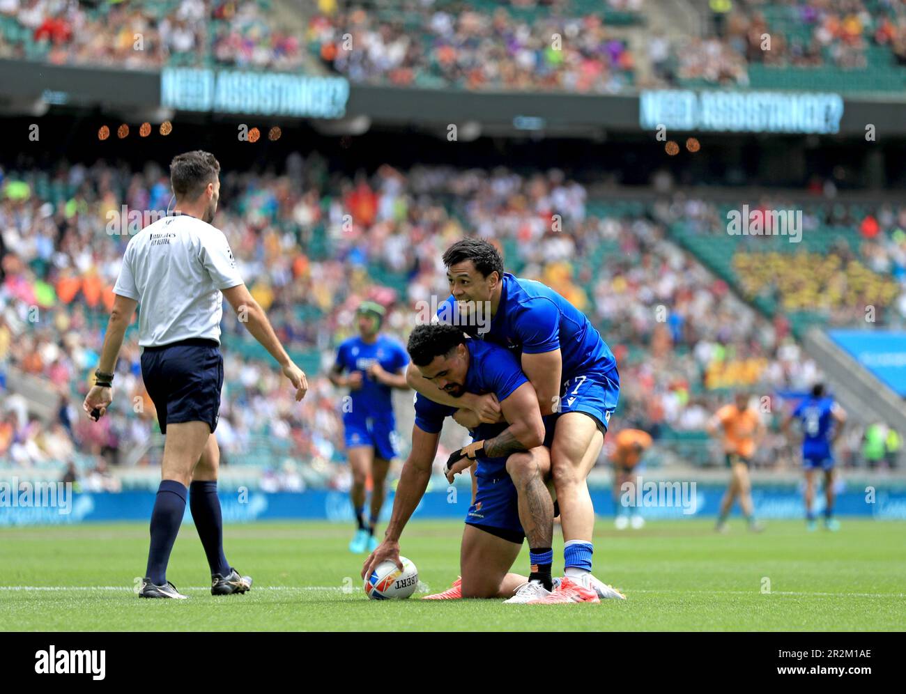 Samoas Vaa Apelu Maliko feiert seine Abschlüsse beim ersten Versuch mit ...