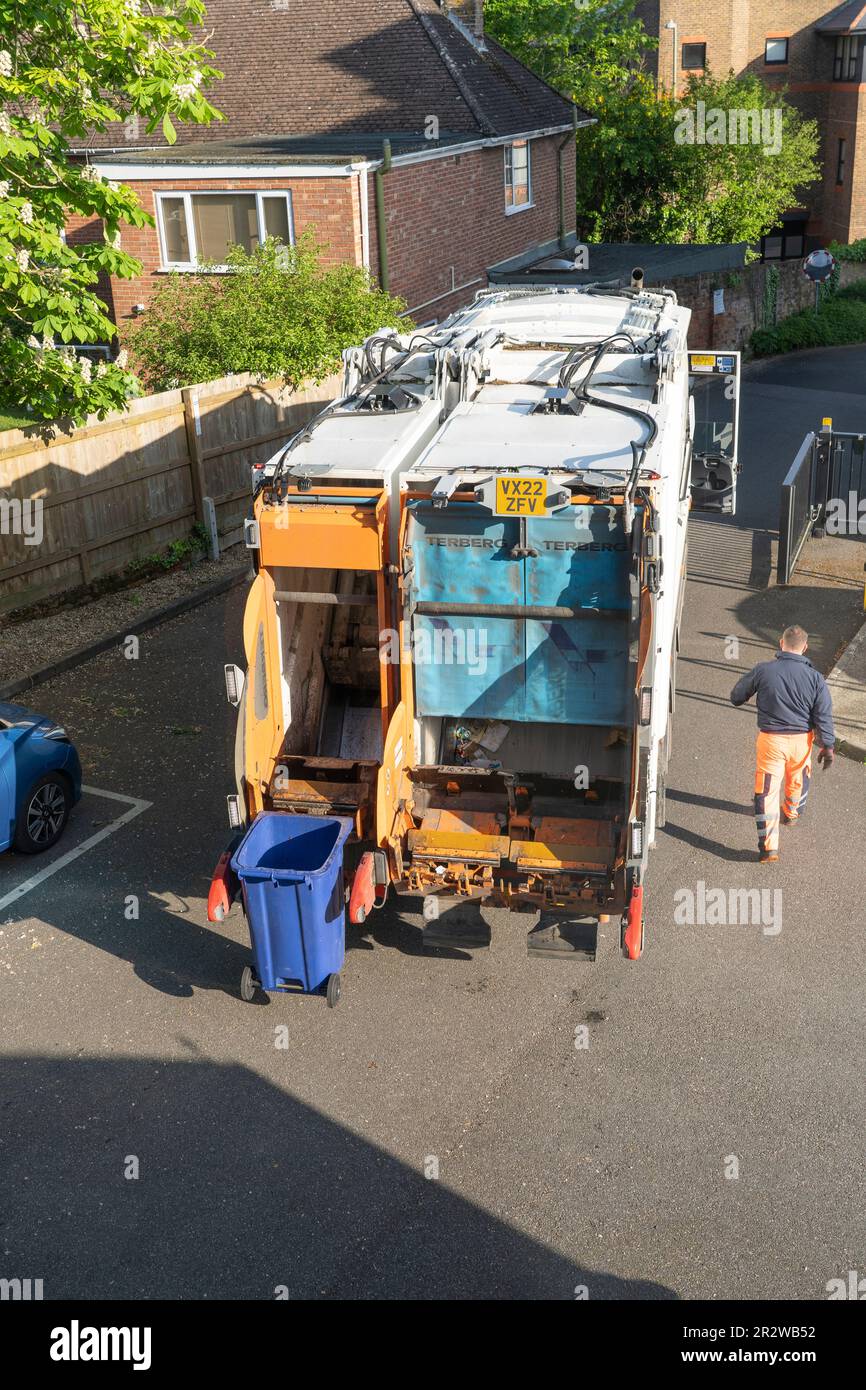 Müllwagen müllabfuhr service -Fotos und -Bildmaterial in hoher ...