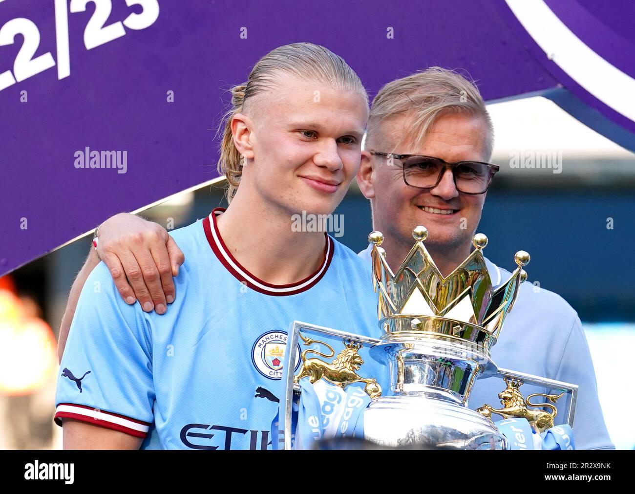 Erling Haaland von Manchester City (links) und sein Vater Alf-Inge ...