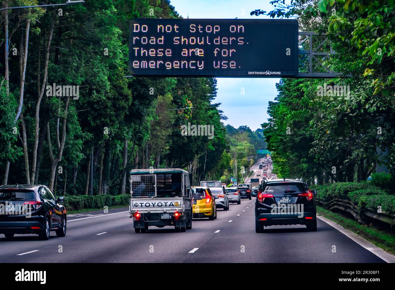 Der Bukit Timah Expressway ist ein Highway in Singapur, der am Pan ...