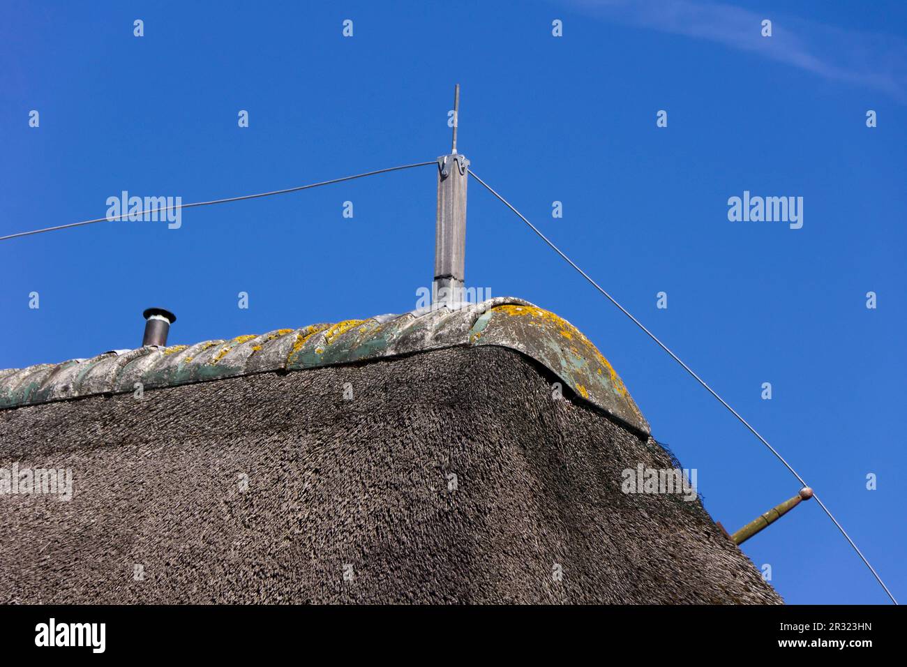 Stroh blitzableiter -Fotos und -Bildmaterial in hoher Auflösung – Alamy