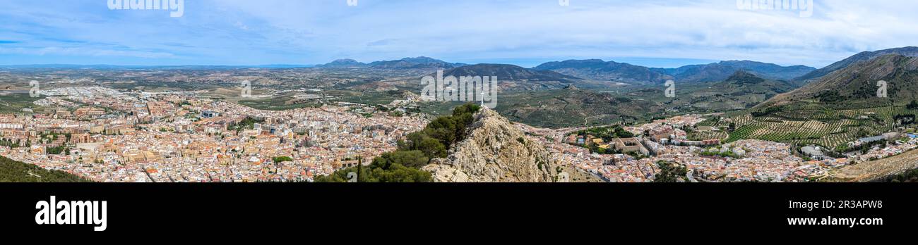 JAEN, SPANIEN - 6. APRIL 2023: Panoramablick auf die Stadt von der ...