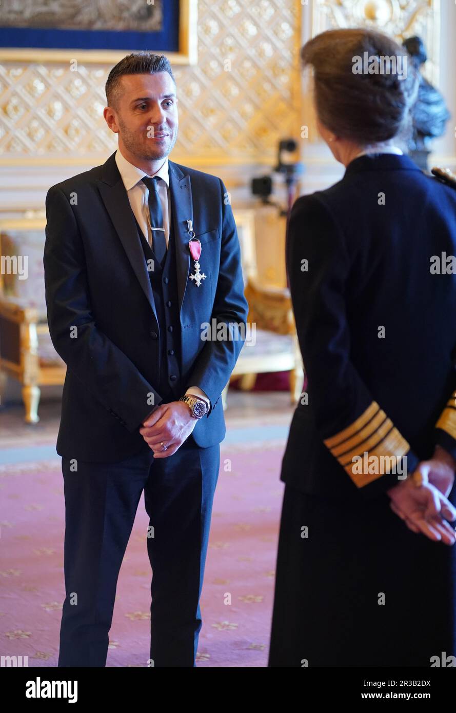 Mr. Mark Selby aus Lutterworth wird von der Prinzessin Royal in Windsor Castle zum Mitglied des ...