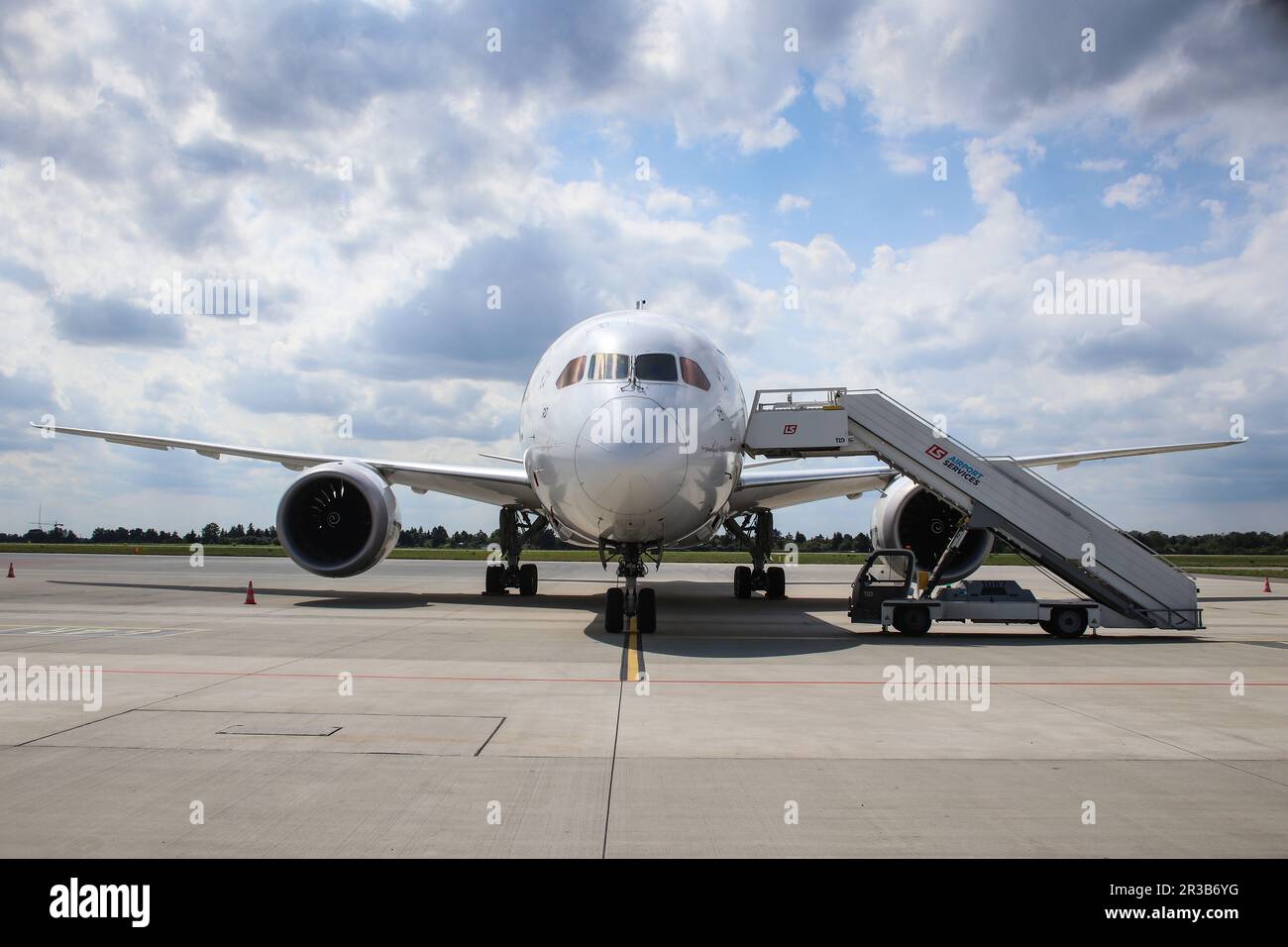 View nose boeing 787 dreamliner -Fotos und -Bildmaterial in hoher ...
