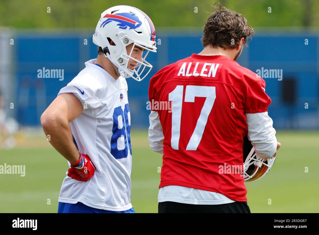Buffalo Bills tight end Daulton Kincaid (86) and quarterback Josh Allen ...