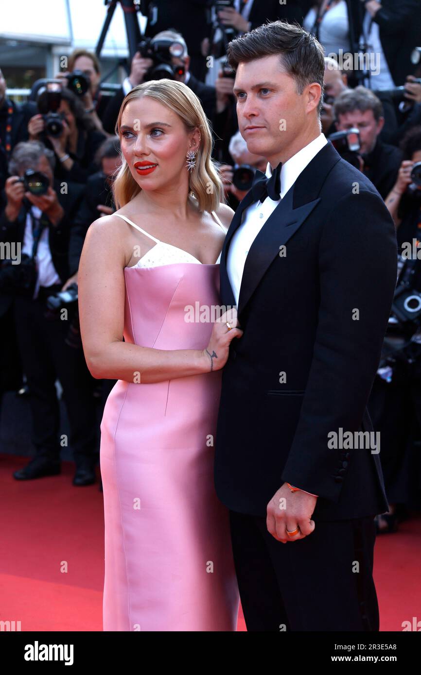 Scarlett Johansson, left, and Colin Jost pose for photographers upon ...