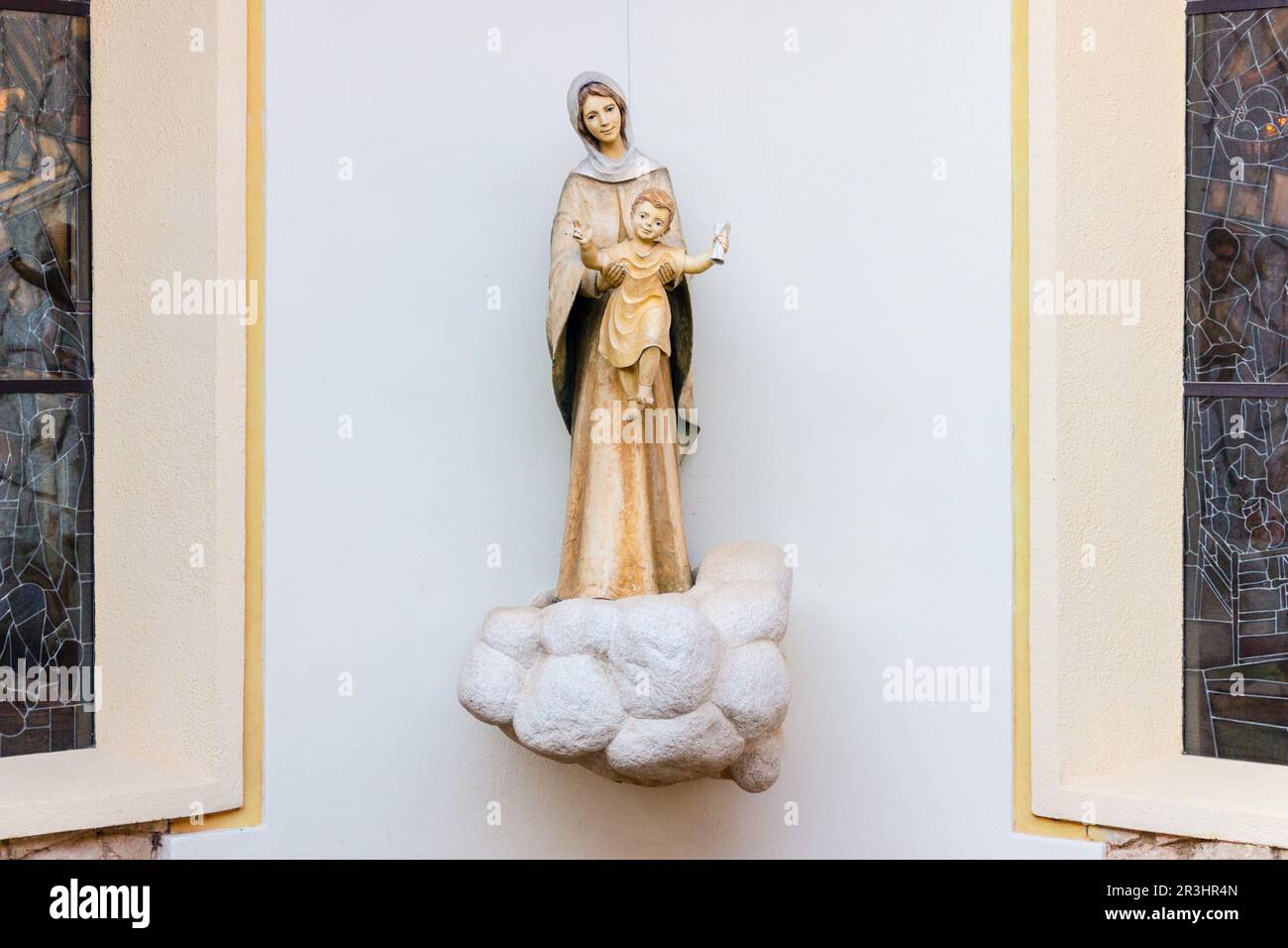 Virgen maría con niño jesús -Fotos und -Bildmaterial in hoher Auflösung – Alamy