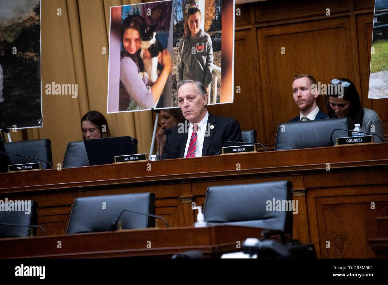 Mit Fotoplakaten, die Kayla Hamilton zeigen, die angeblich von einem ...