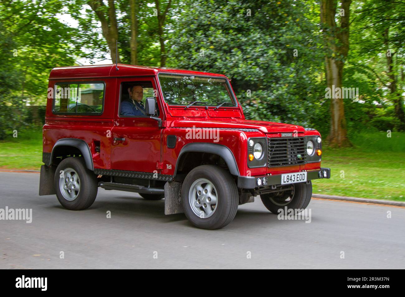 Land rover 90 defender 300 tdi -Fotos und -Bildmaterial in hoher ...