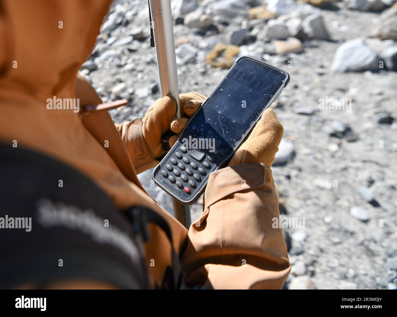 (230524) -- LHASA, 24. Mai 2023 (Xinhua) -- Xue Yu'ang, ein Forscher ...