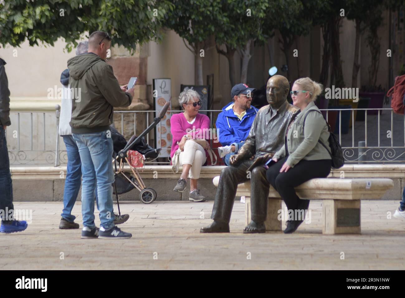 Statua di pablo ruiz picasso -Fotos und -Bildmaterial in hoher Auflösung – Alamy
