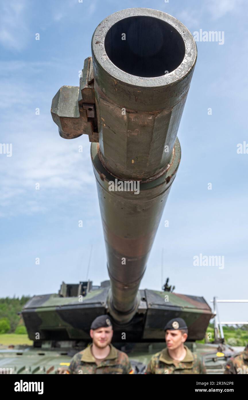 Leopard 2 a6 main battle tank -Fotos und -Bildmaterial in hoher ...