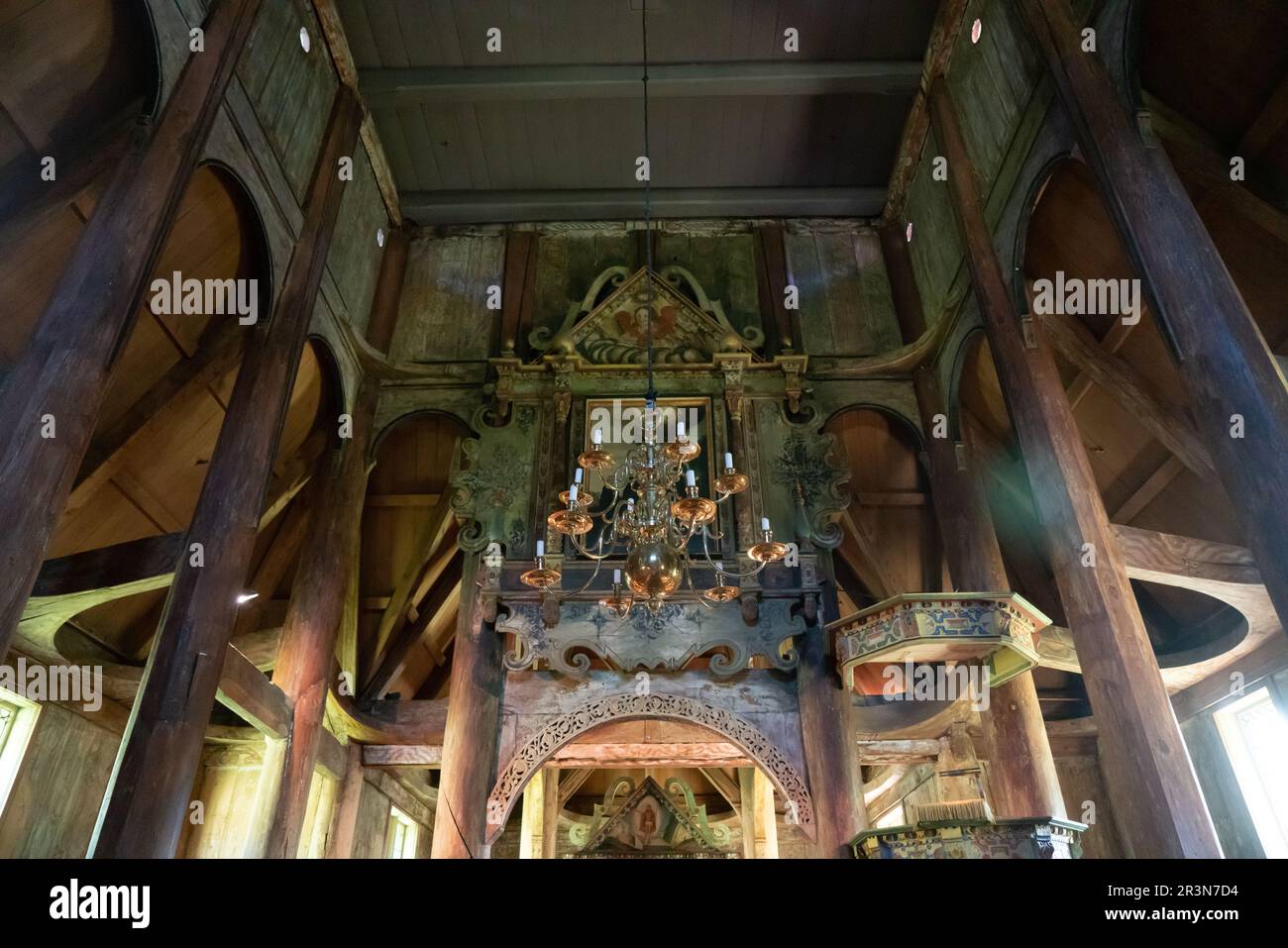 Die Kirche aus dem 12. Jahrhundert in Kaupanger, Norwegen Stockfotografie - Alamy