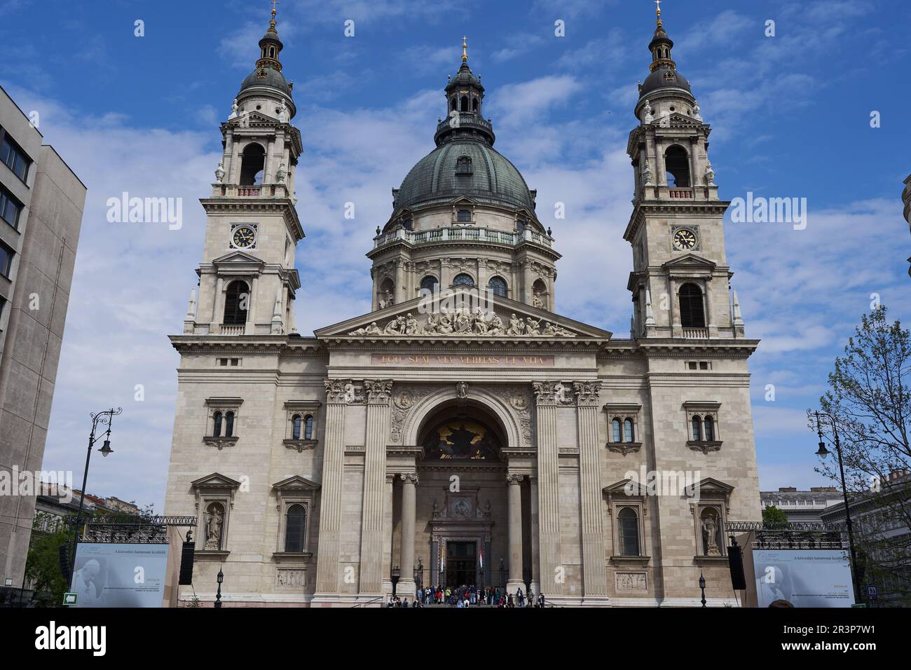 Budapest, Ungarn - 29. April 2023 - St. Stephans Basilika, die römisch ...