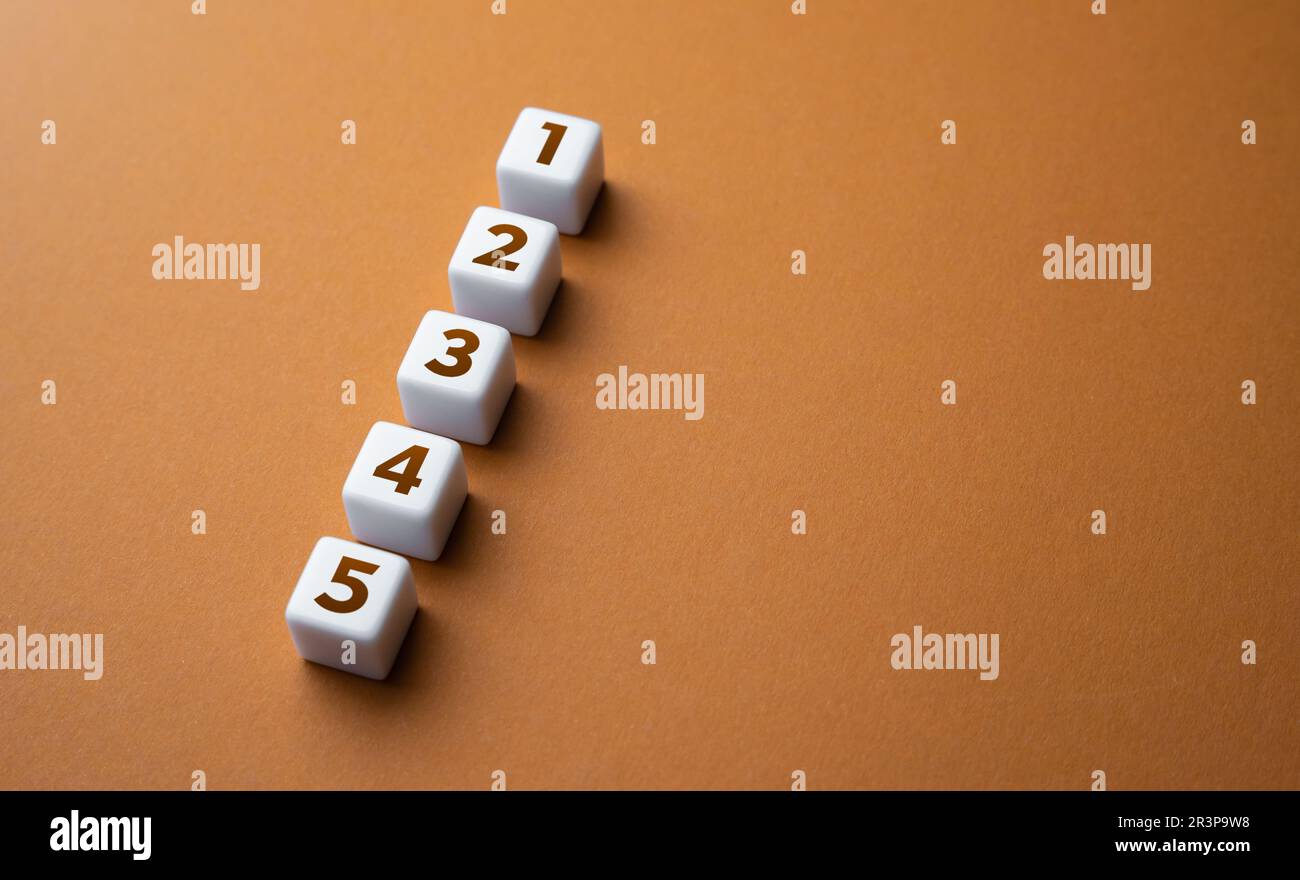 Liste mit fünf Elementen. Aufgaben festlegen, Prioritäten setzen. Ein ...