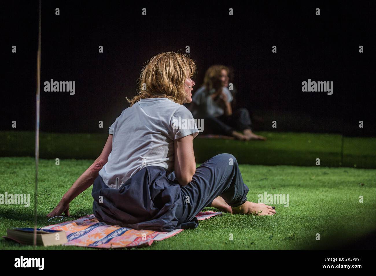 Caroline Peters in Yerma von Simon Stone (SchaubÃ¼hne Berlin ...