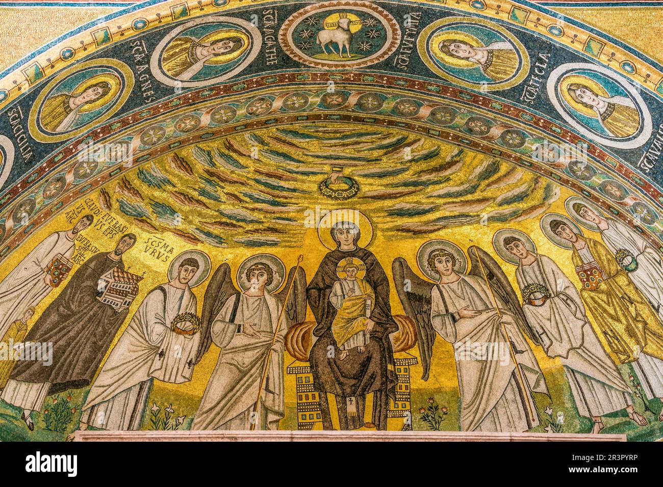 Basílica de Santa Eufrasia, siglo VI, mosaico de Cristo en brazos de la ...