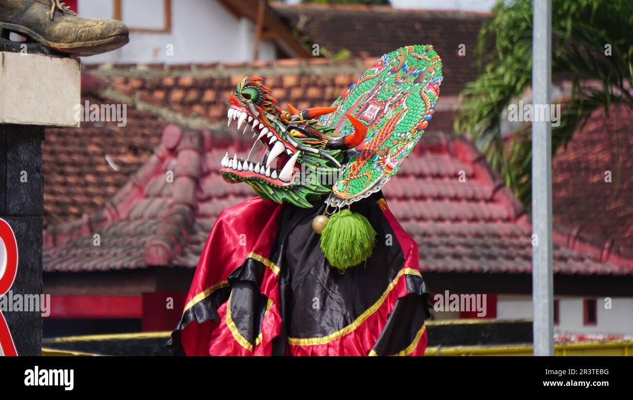 Die Aufführung des Barong-Tanzes. Barong ist einer der traditionellen ... Die Aufführung des Barong-Tanzes. Barong ist einer der traditionellen ...