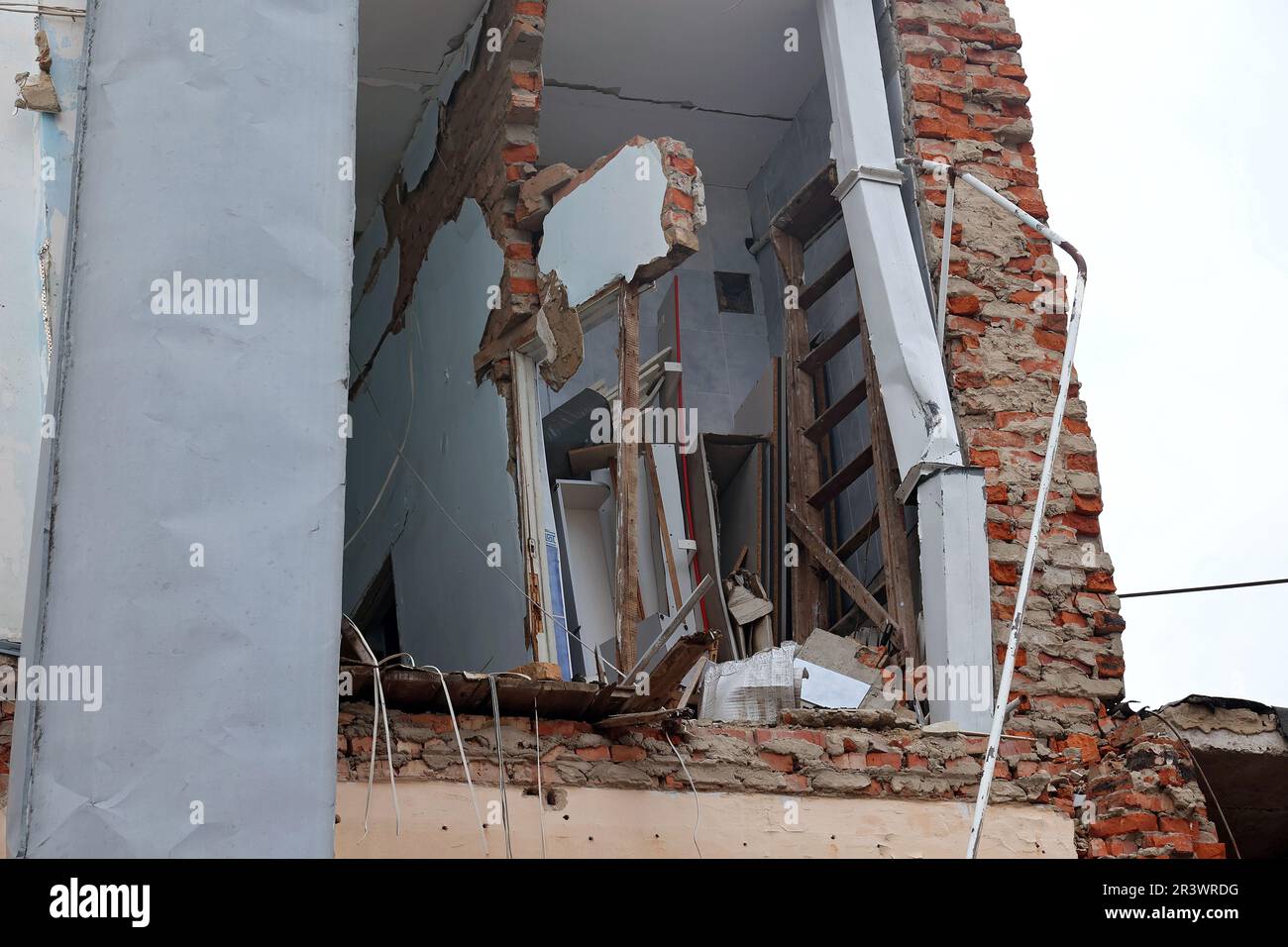 OKHTYRKA, UKRAINE - 24. MAI 2023 - In Einem Gebäude im Stadtzentrum ...