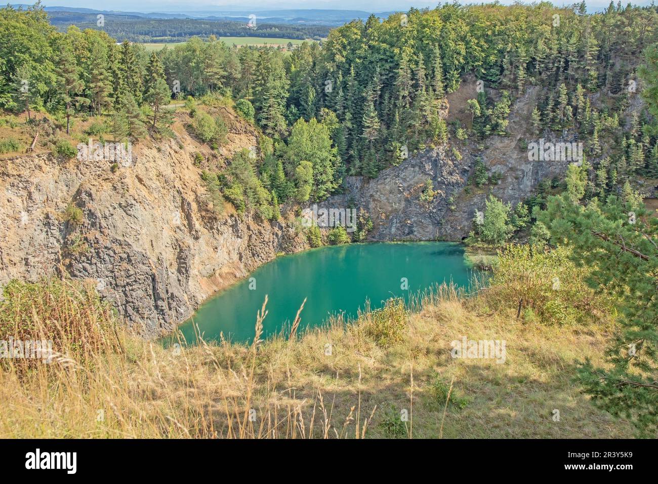 Kratersee am Erloschenen Hegauvulkan Höwenegg, bei Immendingen. Nach ...