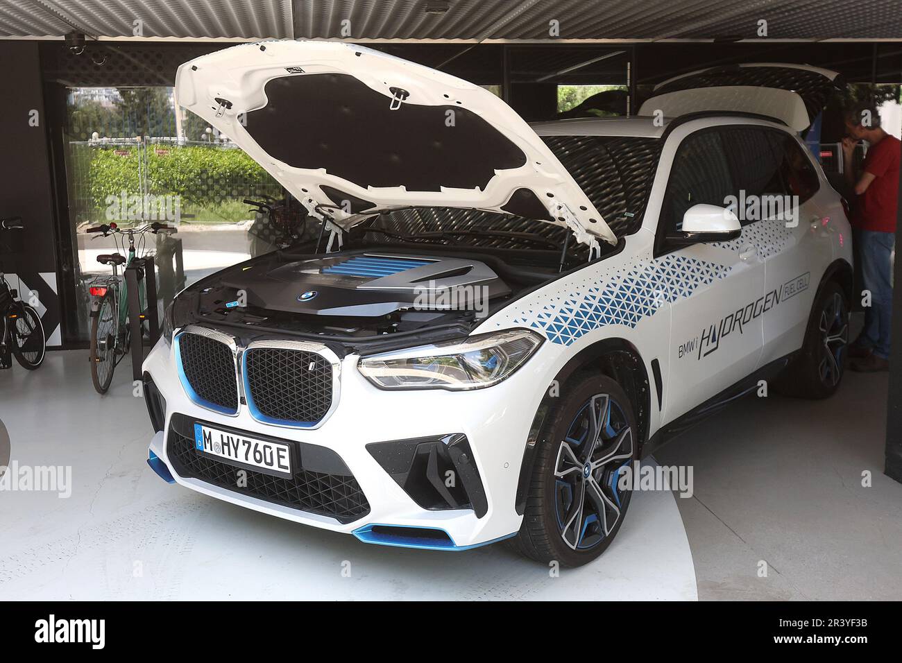 Bmw ix5 wasserstoff -Fotos und -Bildmaterial in hoher Auflösung – Alamy