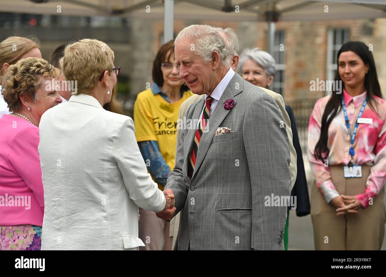 König Karl III. Während eines Besuchs im Enniskillen Castle, Grafschaft Fermanagh, als Teil ...