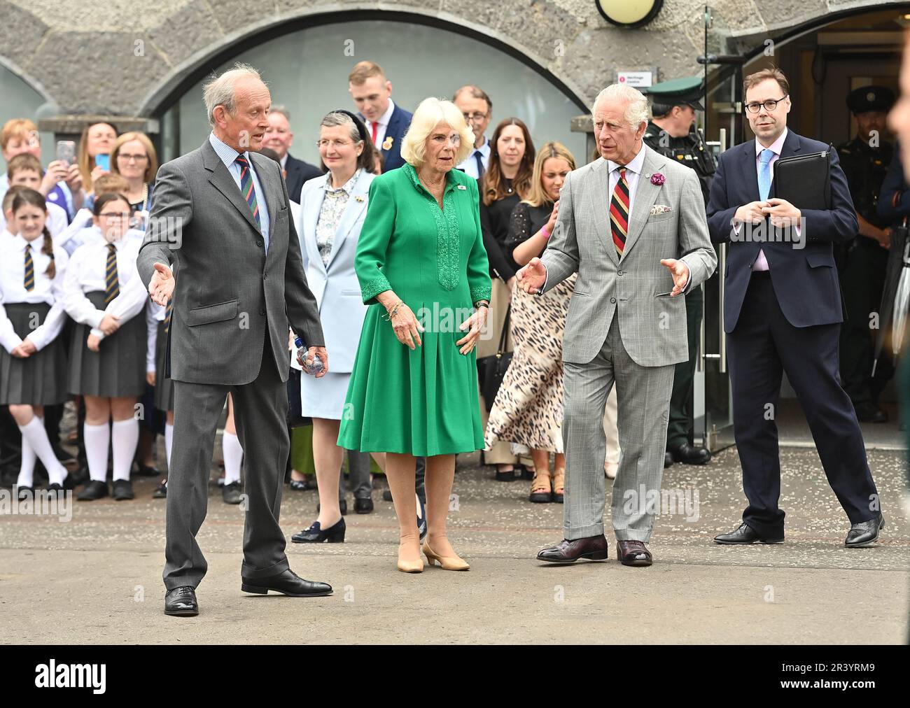 König Karl III. Und Königin Camilla mit Lord Brookeborough (links ...
