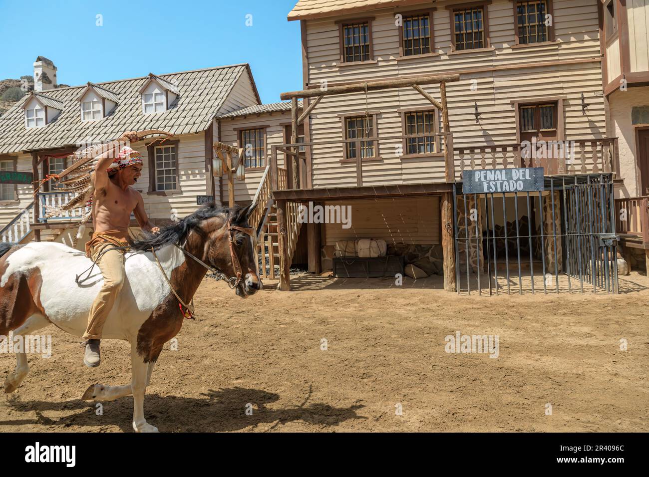 Gran Canaria - April 2023: indischer Reiter im Sioux City Wild West ...