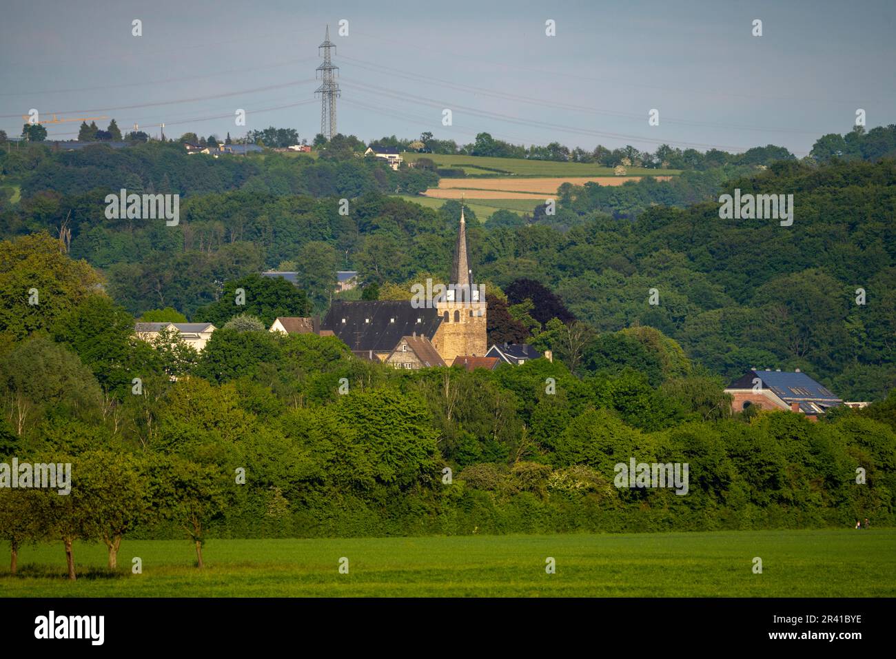 Das Ruhrtal zwischen Essen und Mülheim an der Ruhr, mit Blick nach ...