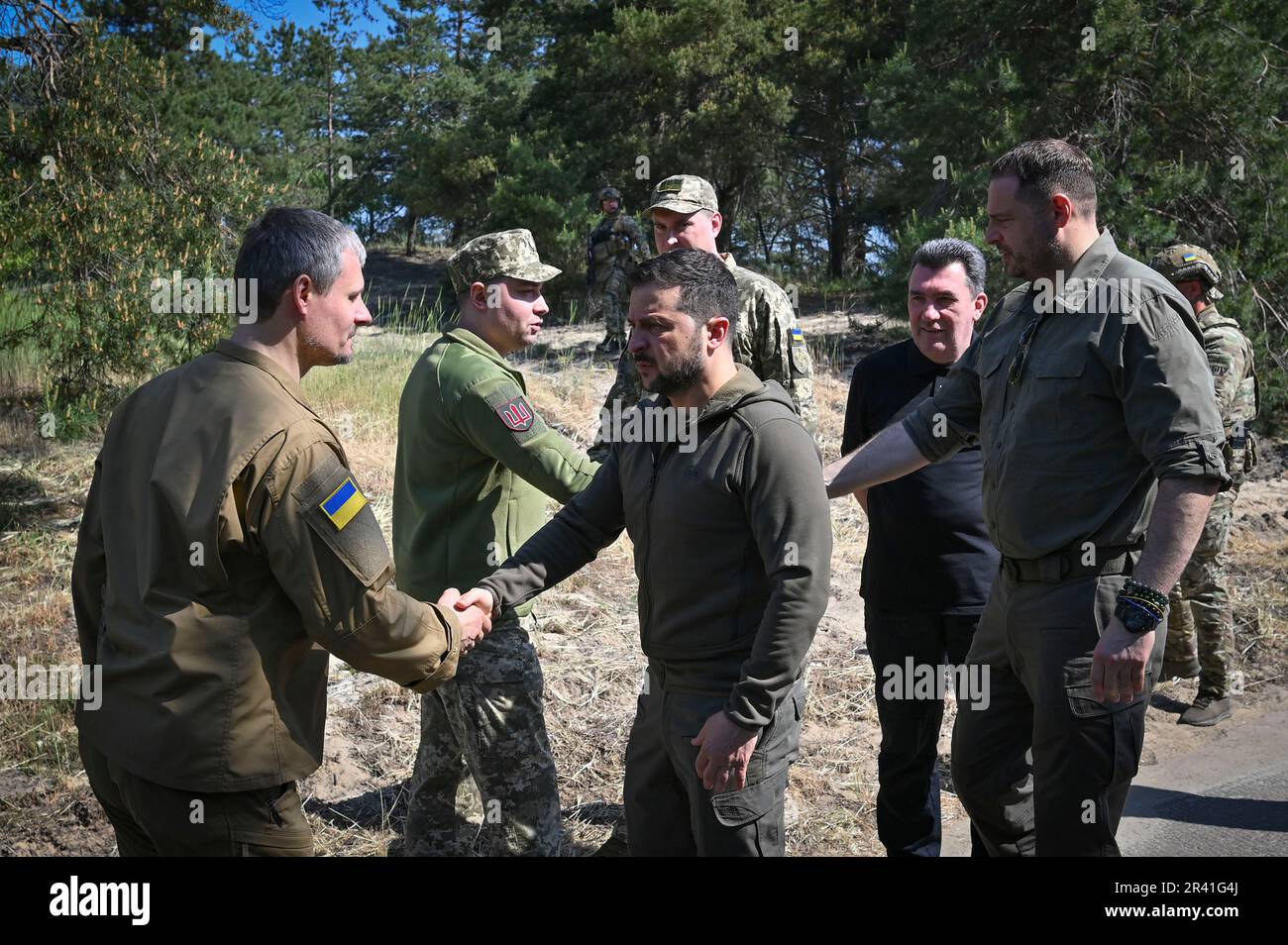 Kiew, Ukraine. 25. Mai 2023. Volodymyr Zelenskiy, Präsident der Ukraine (C), nimmt am Tag des ...