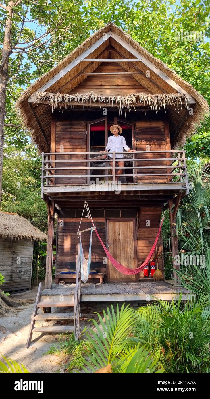 Bambushütte strand palme -Fotos und -Bildmaterial in hoher Auflösung – Alamy