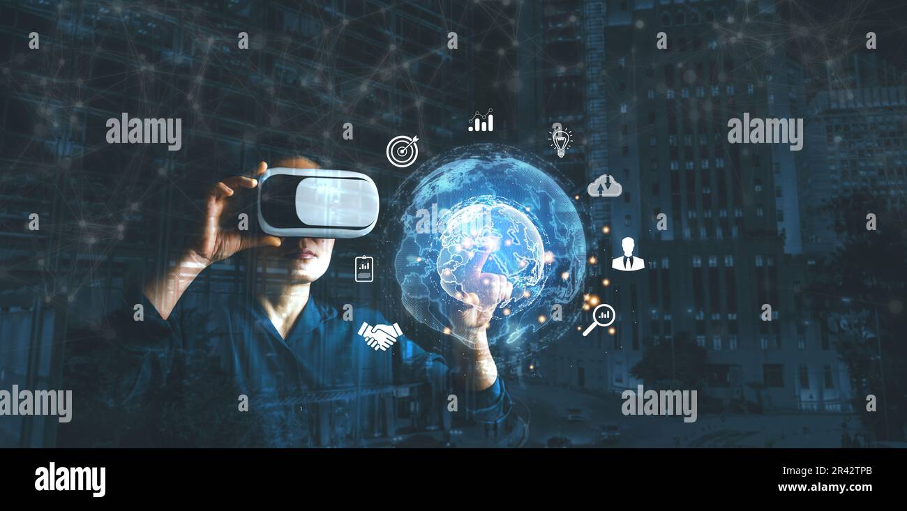 Geschäftsfrau mit VR-Brille und Zugriff auf das Cloud Computing ...
