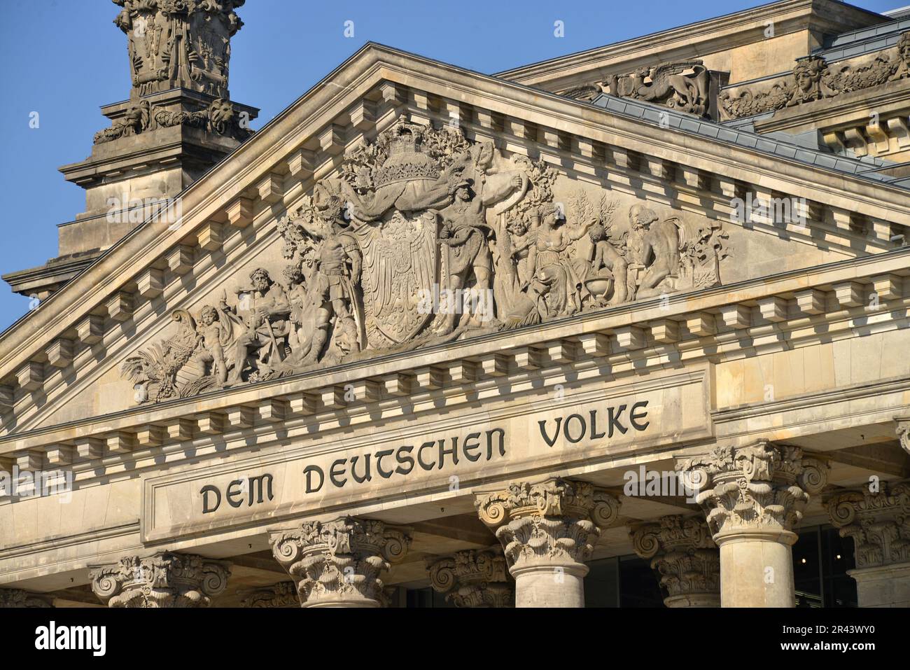 Giebel von reichstag -Fotos und -Bildmaterial in hoher Auflösung – Alamy