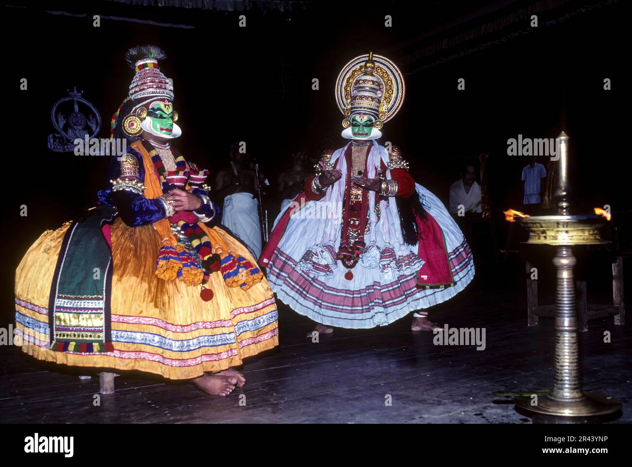 Pacha Green Adel und die göttlichen Figuren in Kathakali, Kerala ...