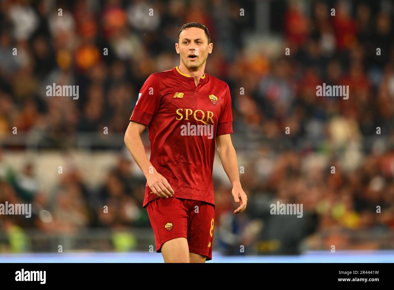 Nemanja Matic of AS Roma schaut beim Spiel der Serie A zwischen AS Roma ... Nemanja Matic of AS Roma schaut beim Spiel der Serie A zwischen AS Roma ...