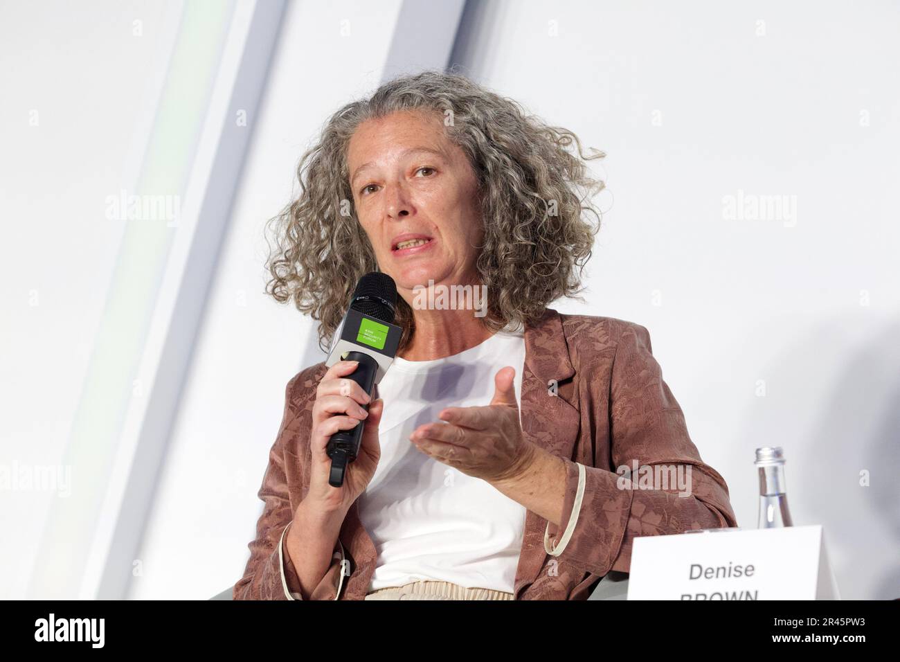 Denise braun in -Fotos und -Bildmaterial in hoher Auflösung – Alamy