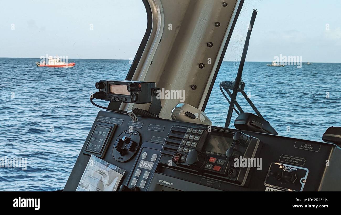 Eine Station Apra Harbor 45-Fuß Response Boat-Medium Crew unterhält ...
