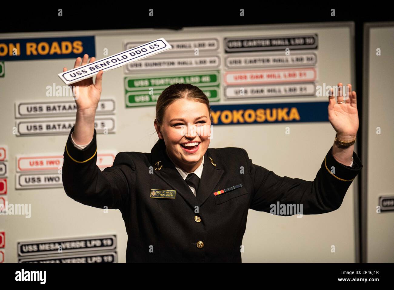 ANNAPOLIS, Md. (2. Februar 2023) USA Fähnrich der Naval Academy aus der Klasse 2023, die nach ...