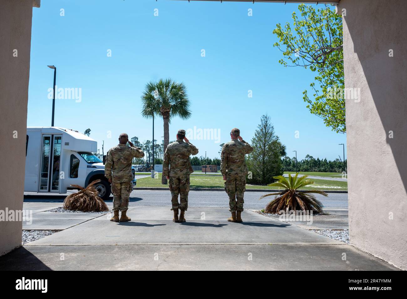 Von links, USA Air Force Chief Master Sgt. Wayne Sharp, 325. Fighter ...