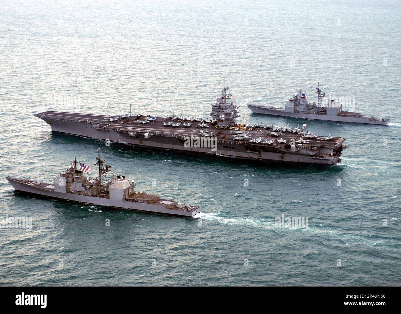 US Navy die geführten Raketenkreuzschiffe USS Philippine Sea (CG 58 ...