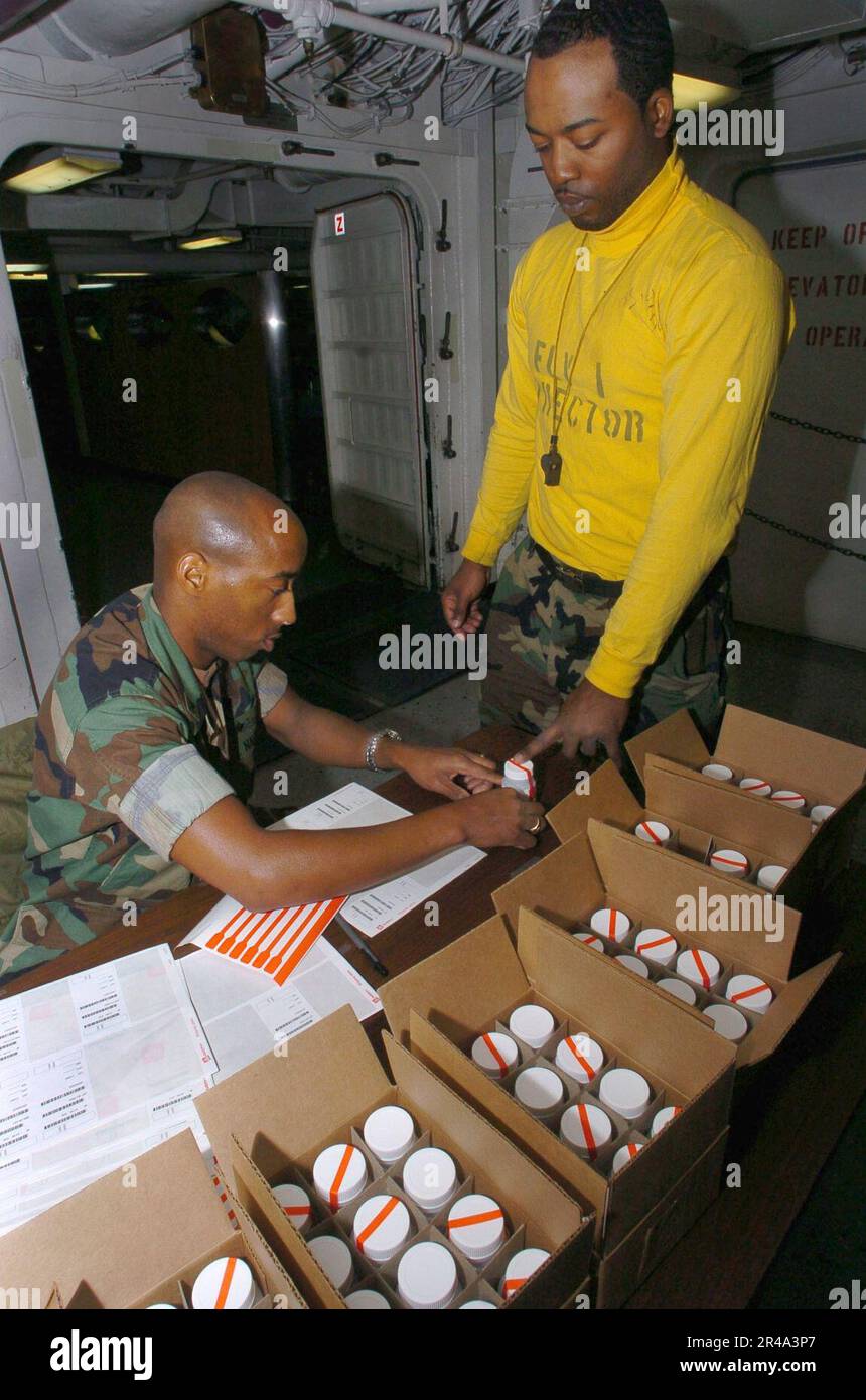 Us navy master at arms -Fotos und -Bildmaterial in hoher Auflösung – Alamy