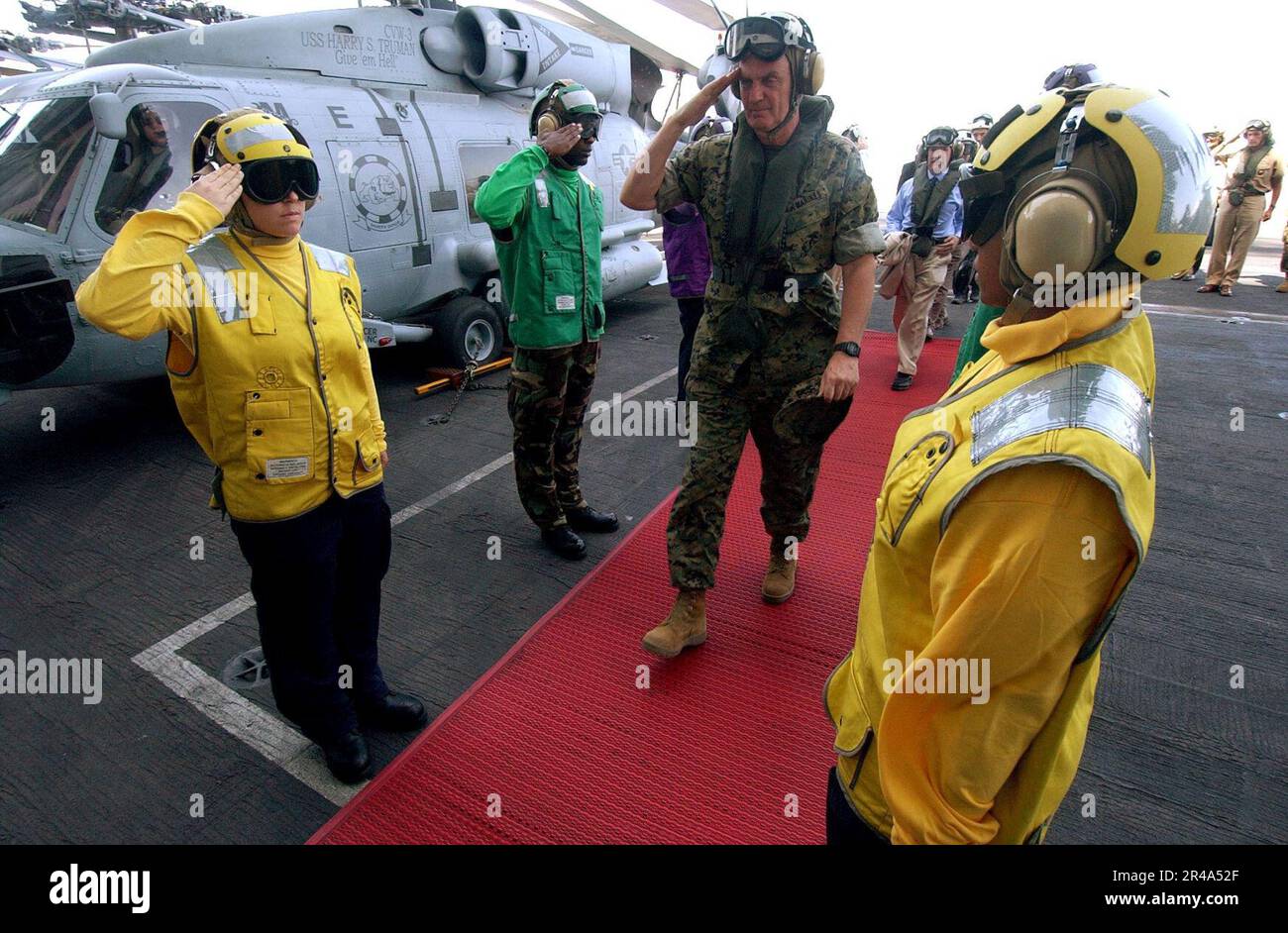 Uns general james l jones -Fotos und -Bildmaterial in hoher Auflösung ...