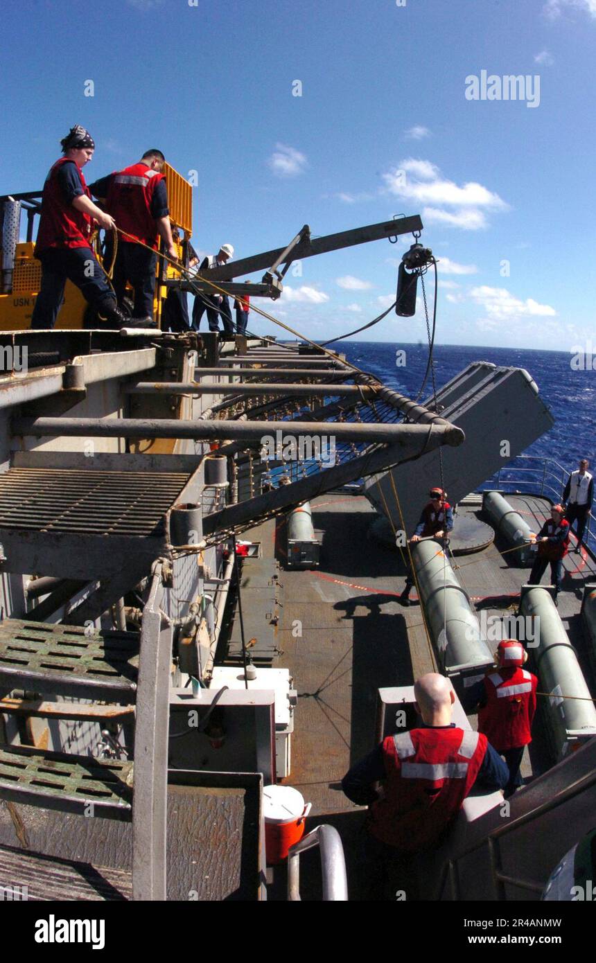 US Navy Fire Controlmen, die der Abteilung für Kampfsysteme, CS-7 ...