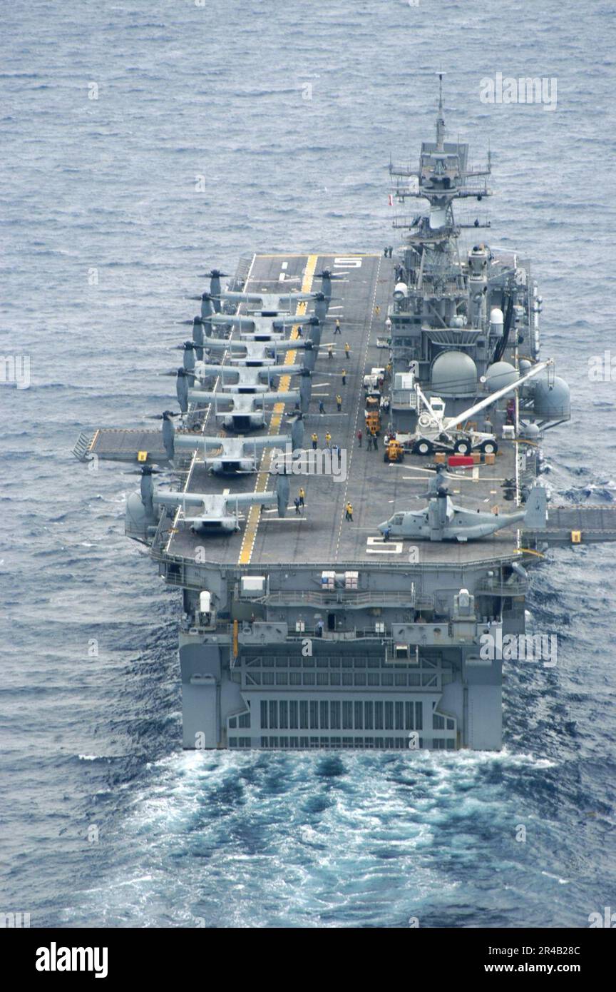 US Navy das amphibische Sturmschiff USS Bataan (LHD 5) ist im Einsatz ...