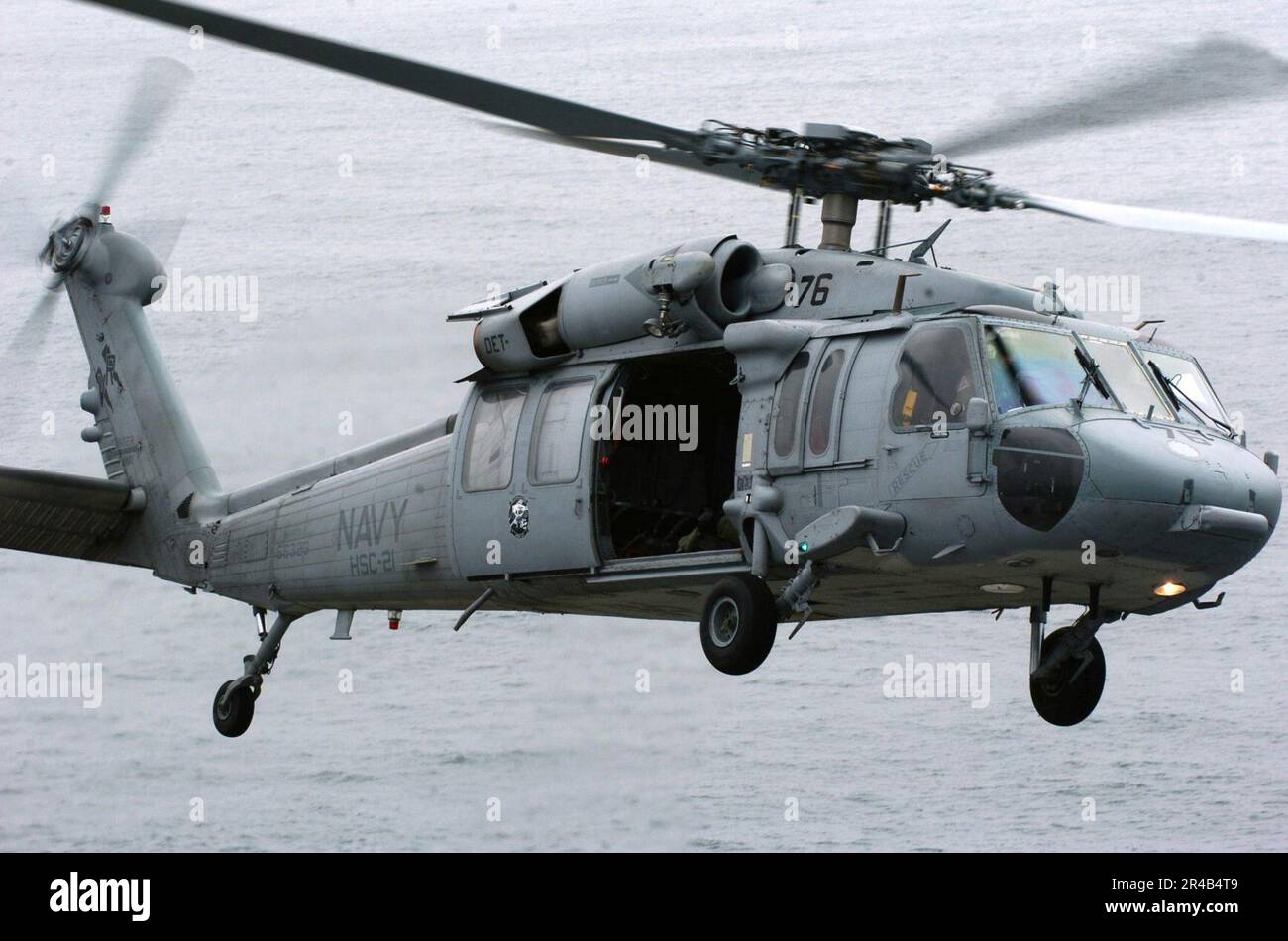 US Navy ein MH-60s Seahawk Hubschrauber, der den „Blackjacks“ des ...