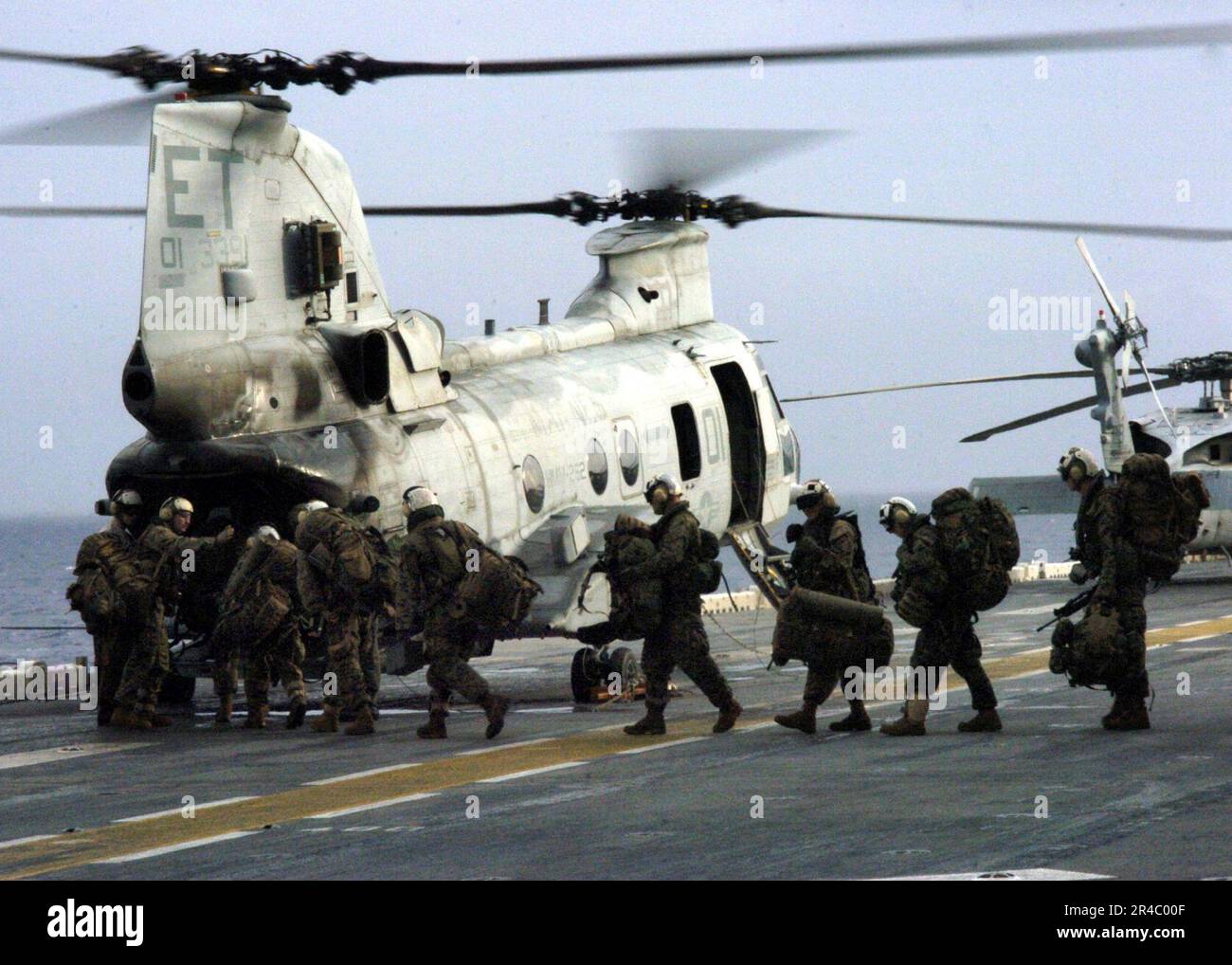 US Navy USA Marines der 31. Marine Expeditionary Unit (31MEU) gehen an ...